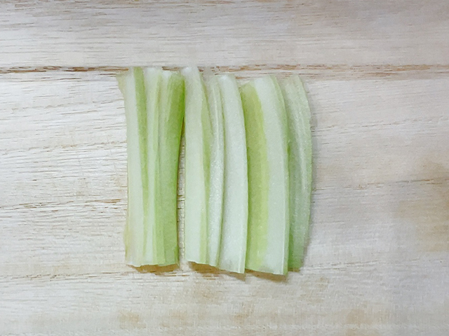 悩まず解決！料理にあったセロリの切り方と下処理・保存方法まとめ - nomina