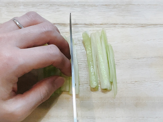 悩まず解決！料理にあったセロリの切り方と下処理・保存方法まとめ - nomina