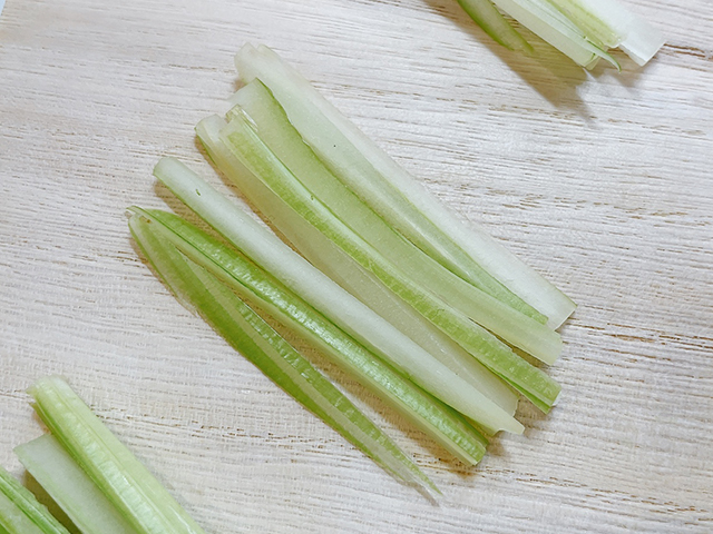 悩まず解決！料理にあったセロリの切り方と下処理・保存方法まとめ - nomina